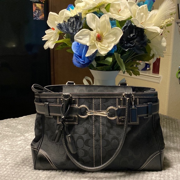 Coach | Bags | Super Cute Coach Medium Shoulder Bag | Poshmark
